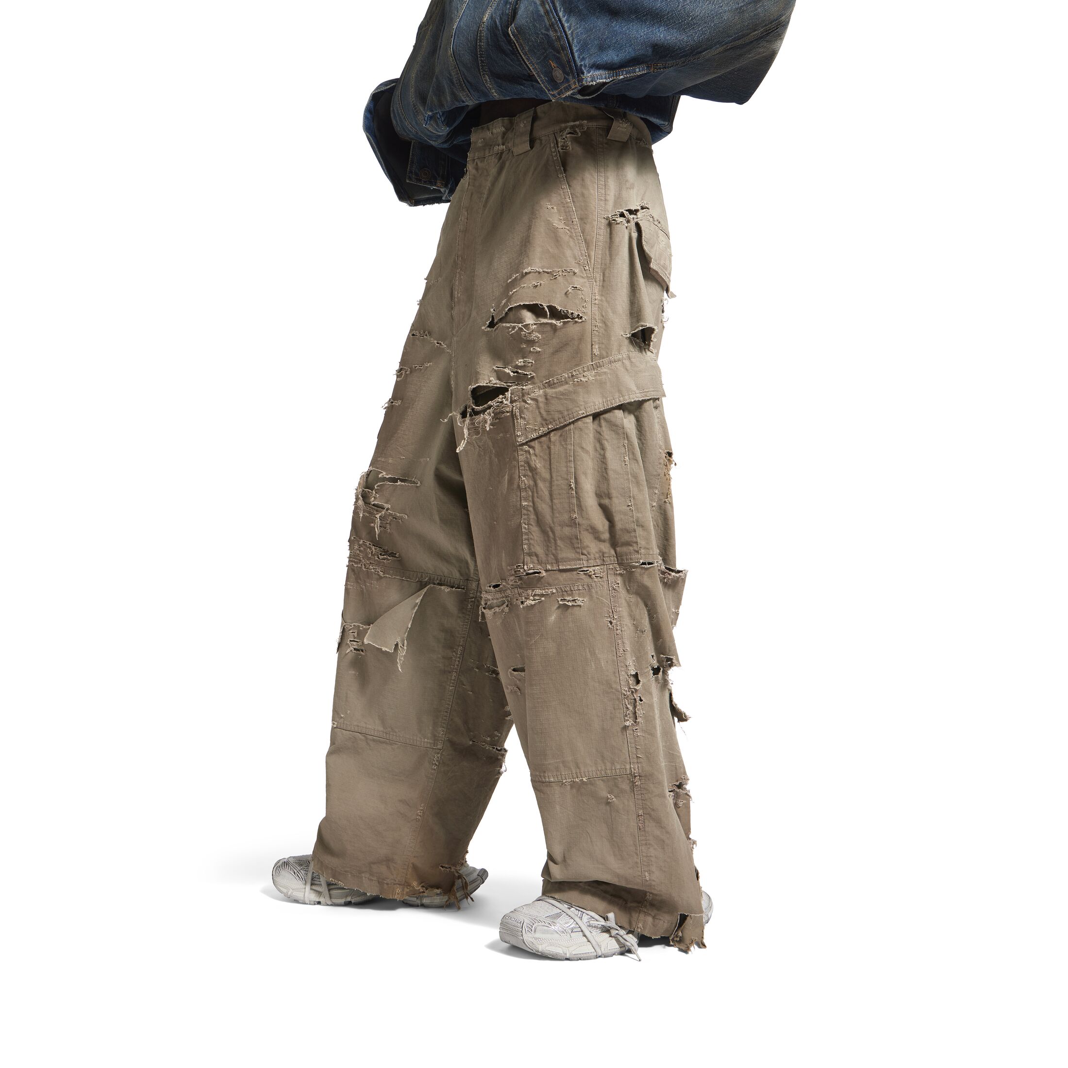 Men's Distressed Large Cargo Pants in Dark Beige | Balenciaga CA
