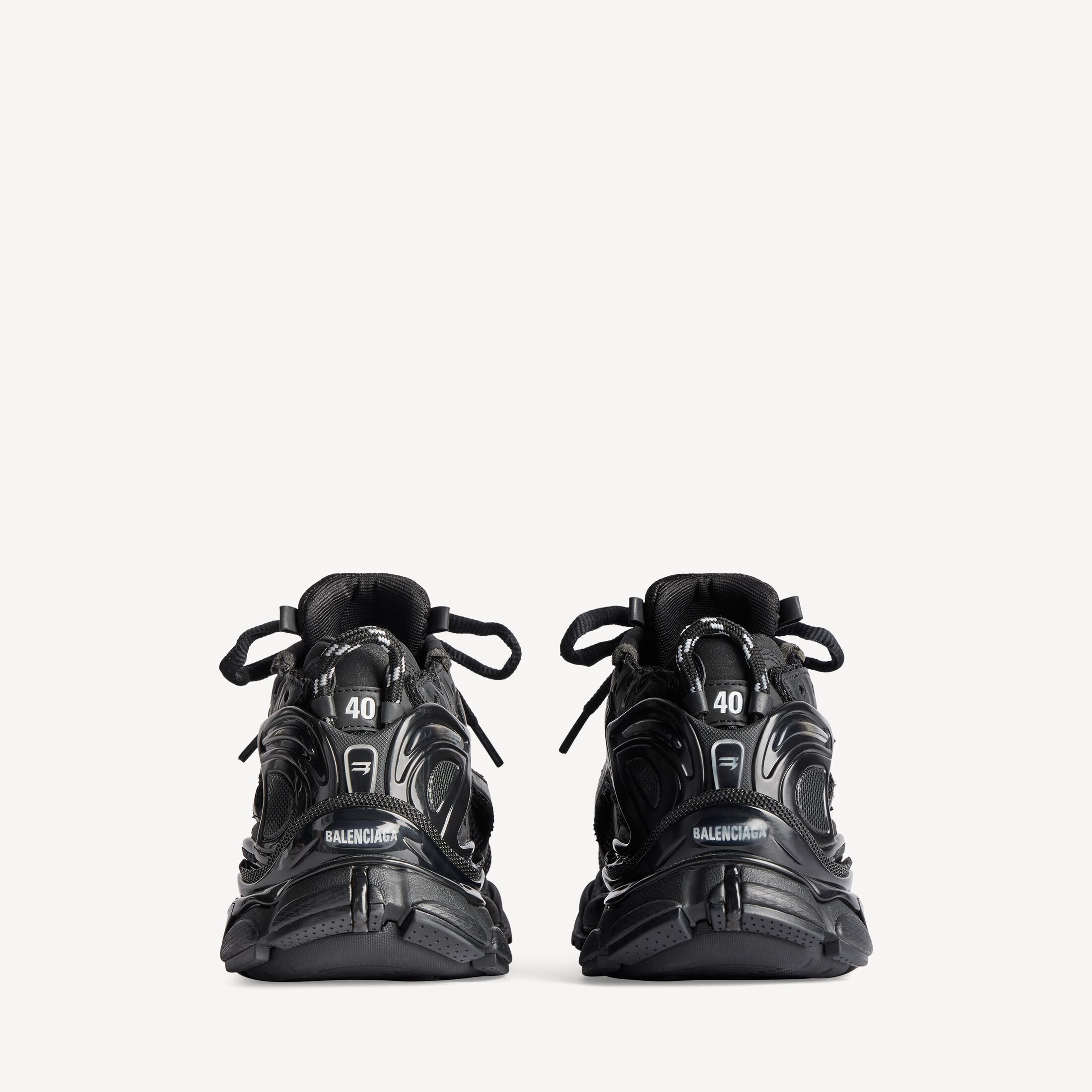 Runner sneaker